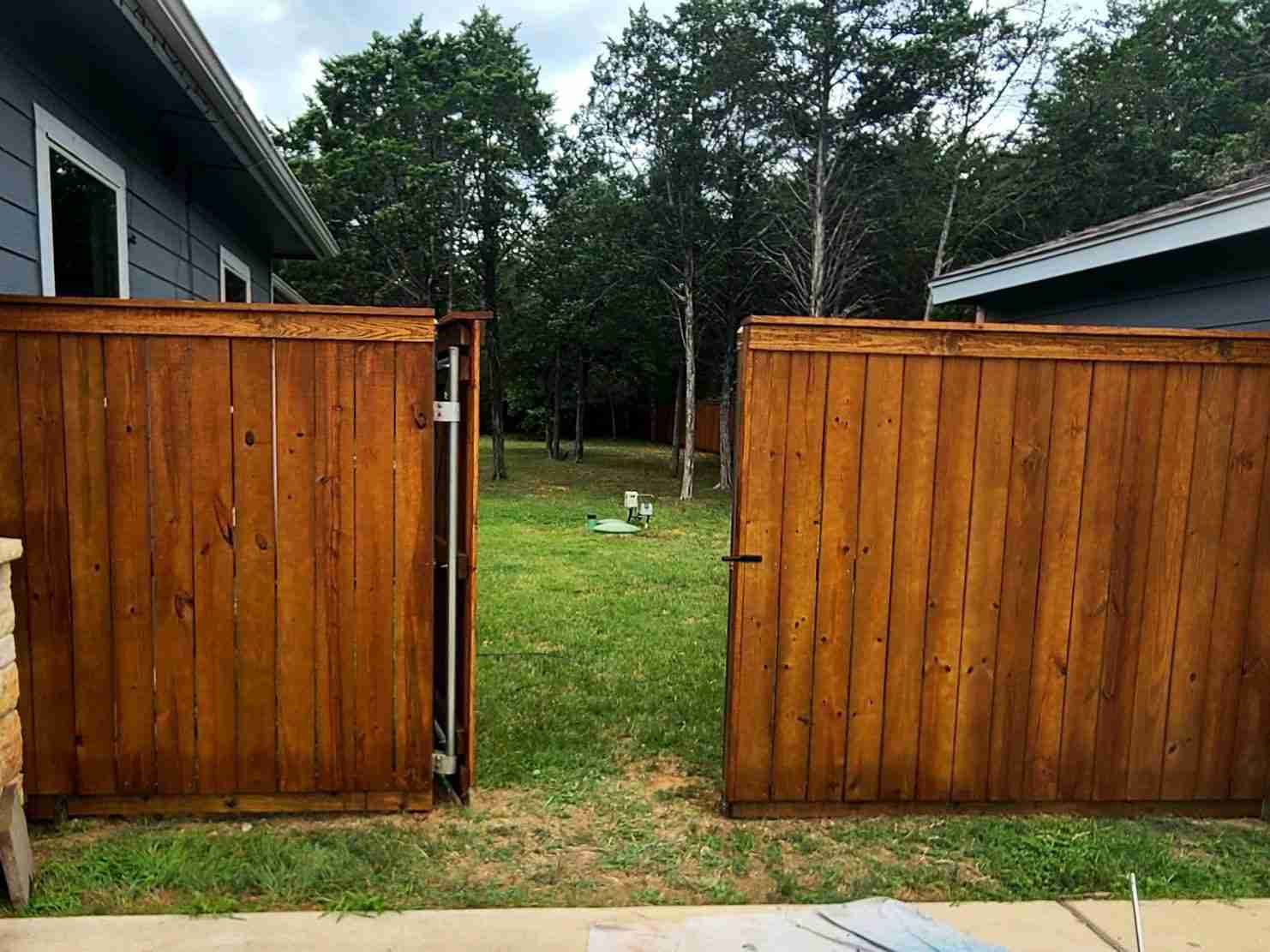 Fence Post Spacing: How Far Apart Should Fence Posts Be? - Blog ...